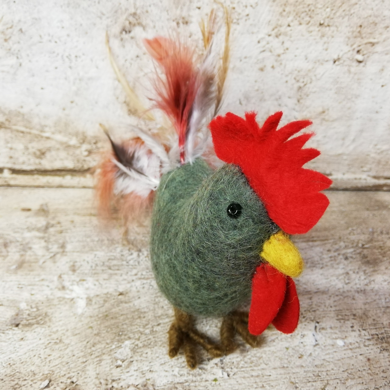 Kunsthandwerk KOLB - Handgefilzter Hahn mit schönem Kamm und Schwanz ...